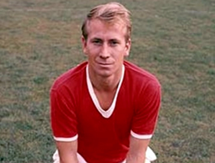 Saudade: Ídolo de Endrick, Bobby Charlton completaria 87 anos ...