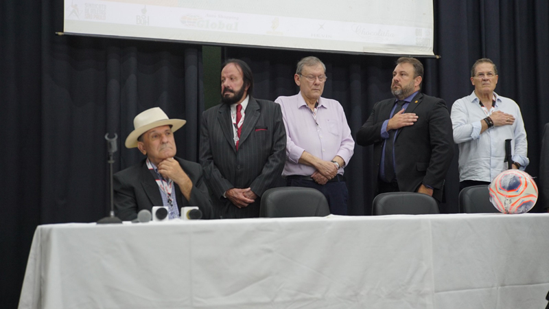Ao lado de Osmar Santos, Milton Neves se emociona em homenagem recebida ... Ao lado de Osmar Santos, Milton Neves se emociona em homenagem recebida ...