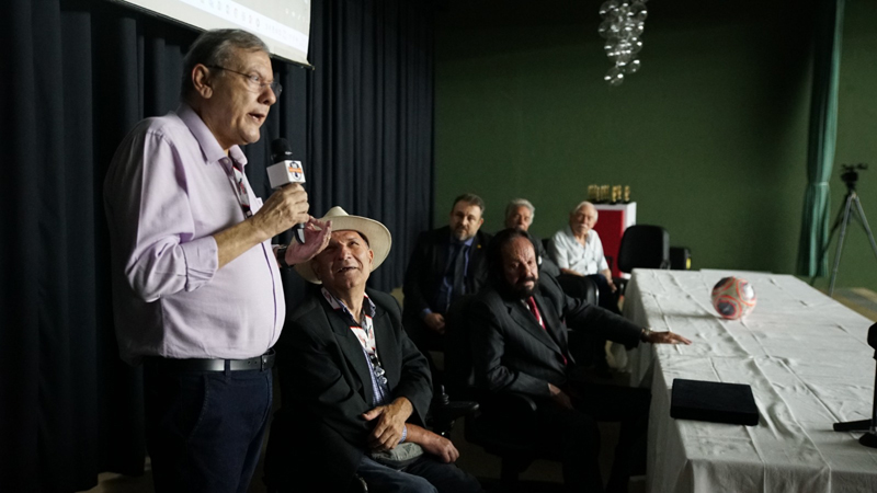 Ao lado de Osmar Santos, Milton Neves se emociona em homenagem recebida ... Ao lado de Osmar Santos, Milton Neves se emociona em homenagem recebida ...