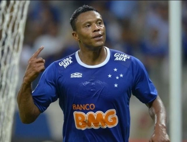 J. Baptista é destaque na volta e se 'salva' em tropeço do Cruzeiro ...