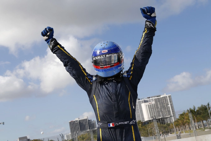 Formula E: Prost vence pela primeira vez. Piquet termina em 5º ...