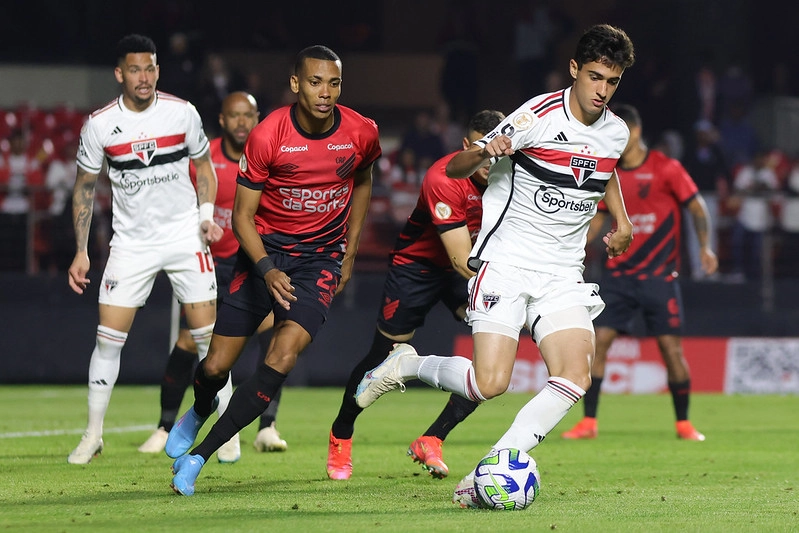 Olheiro do PSG foi ao Morumbi observar revelação do São Paulo ...