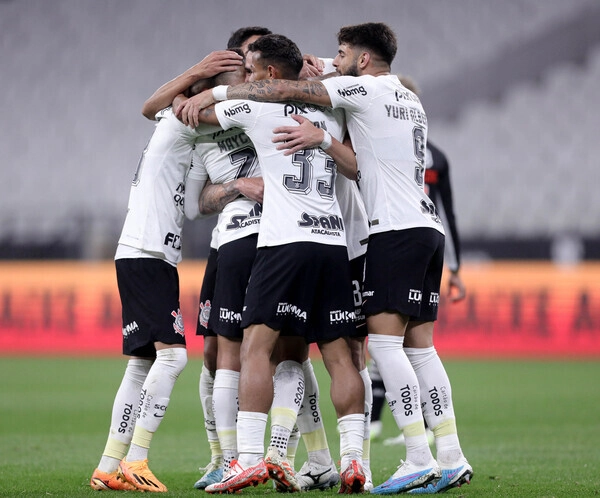 Sem perder há sete jogos, Corinthians enfrenta o Newell's Old Boys pela ...